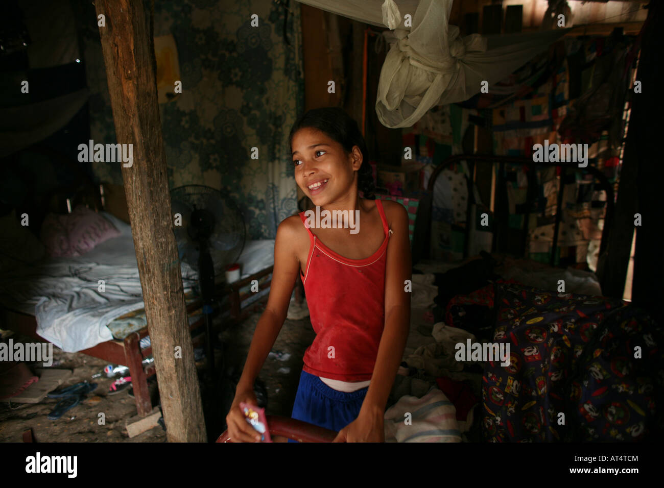 Slum girl hi-res stock photography and images - Alamy