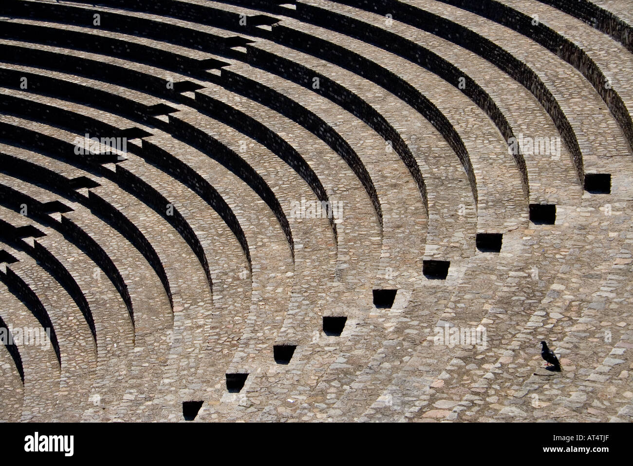 Round theatre play hi-res stock photography and images - Alamy