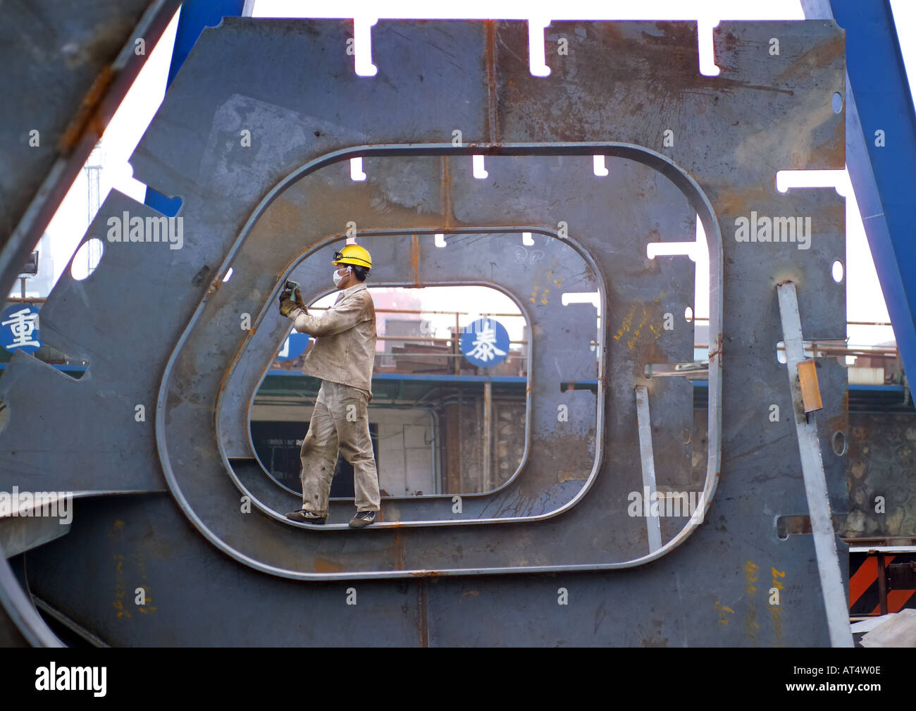 Shipbuilder at Chengxi Shipyard, Jiangyin City, China Stock Photo - Alamy