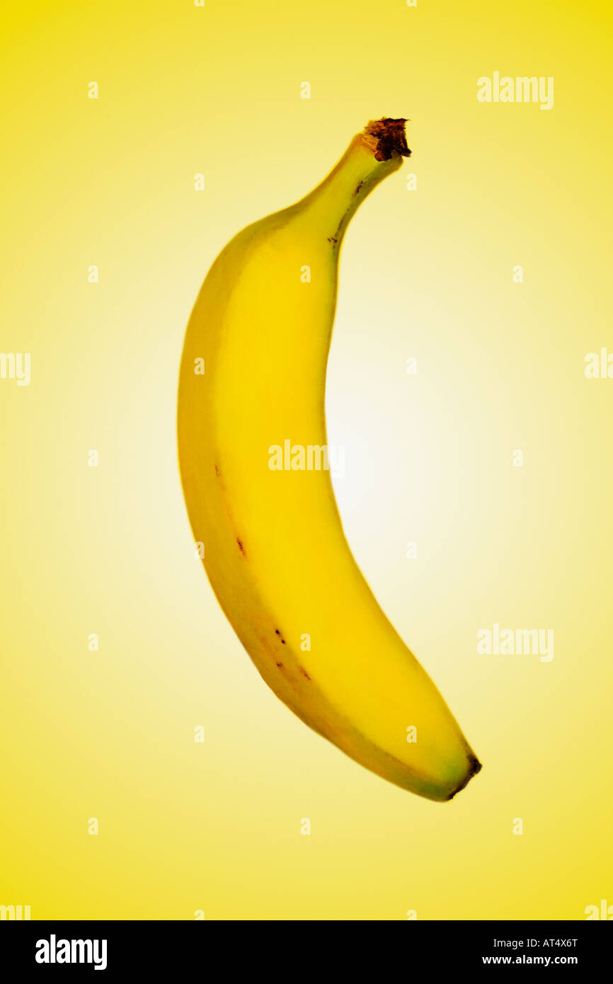 Single Banana on a matching yellow background Stock Photo - Alamy