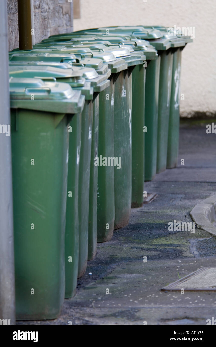 Dustbins hi-res stock photography and images - Alamy