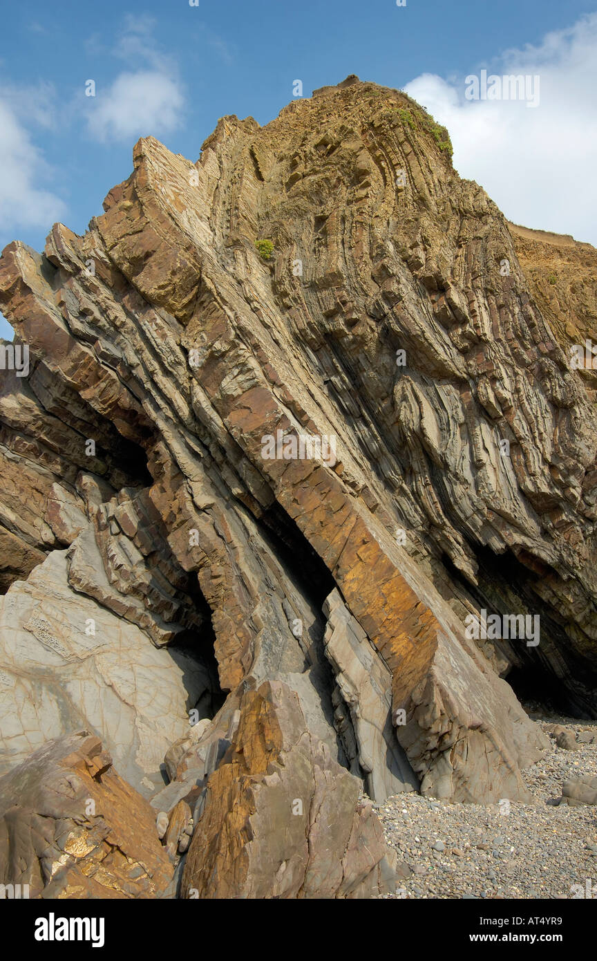 Vertical rock strata at a beach hi-res stock photography and images - Alamy