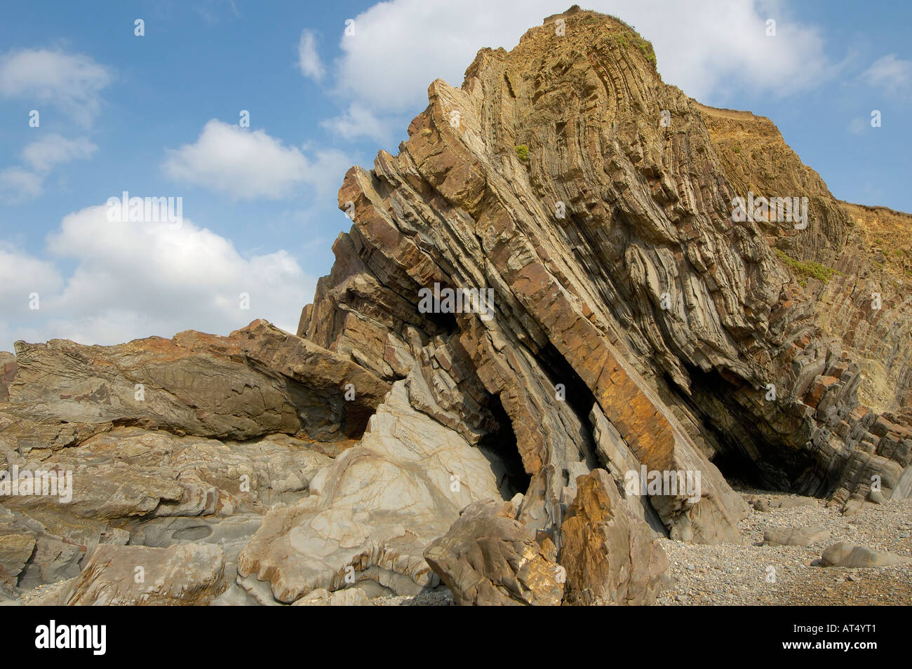 Rock strata vertical horizontal hi-res stock photography and images - Alamy