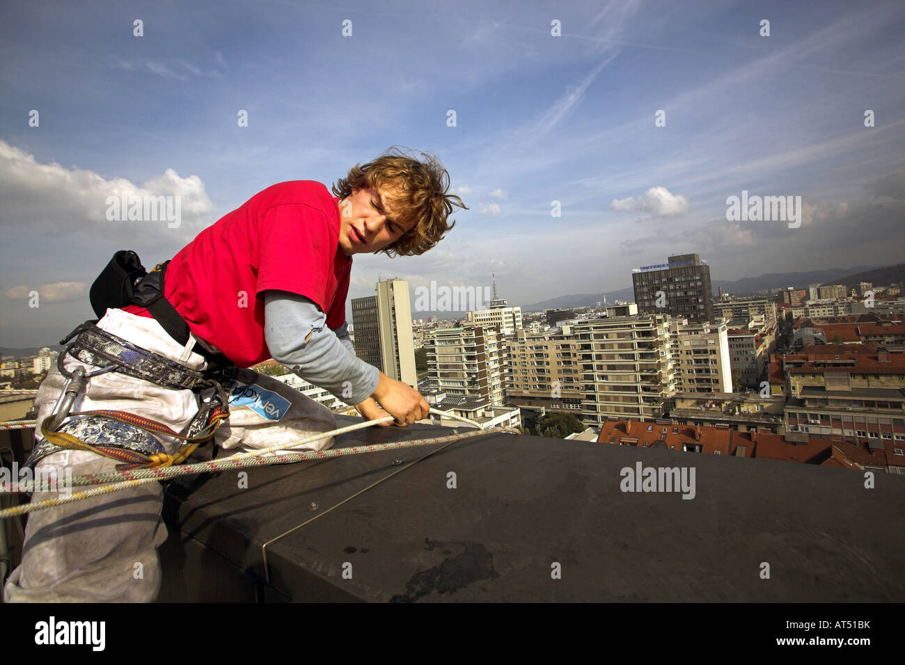 Vertical worker preparing for window cleaning on high skyscraper Stock ...