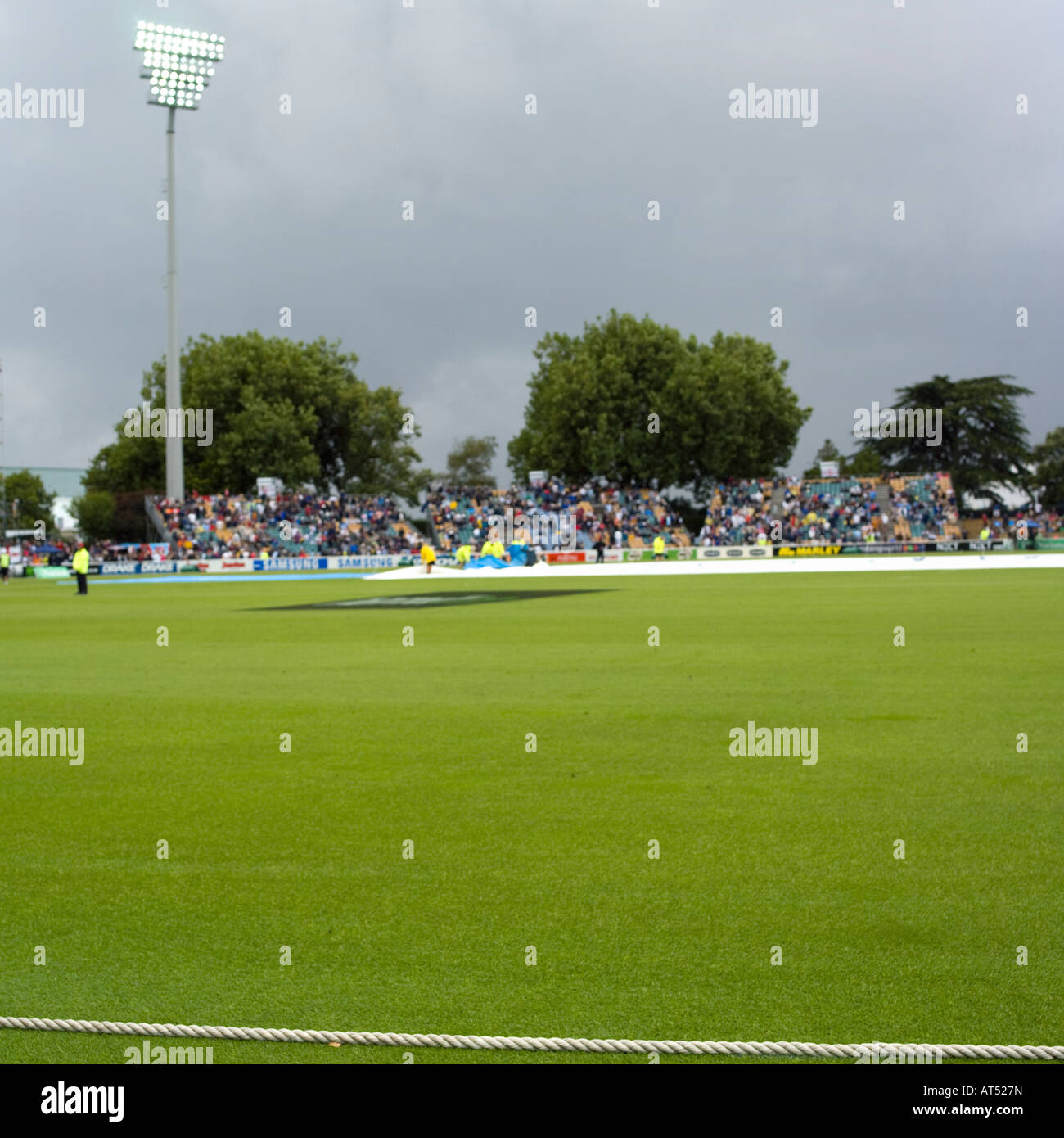 Cricket boundary hi-res stock photography and images - Alamy