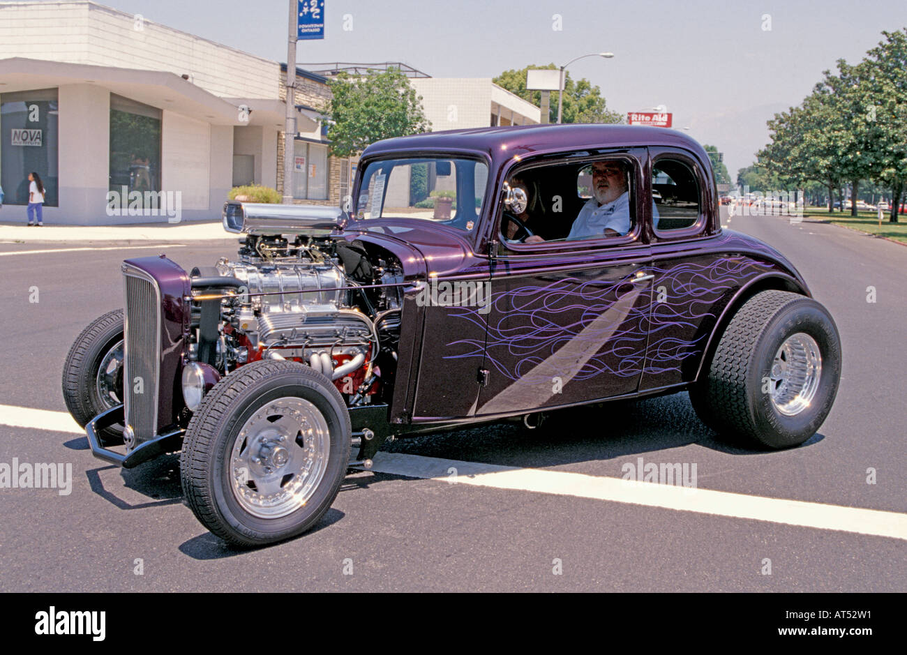 Purple V8 Hot Rod Stock Photo - Alamy