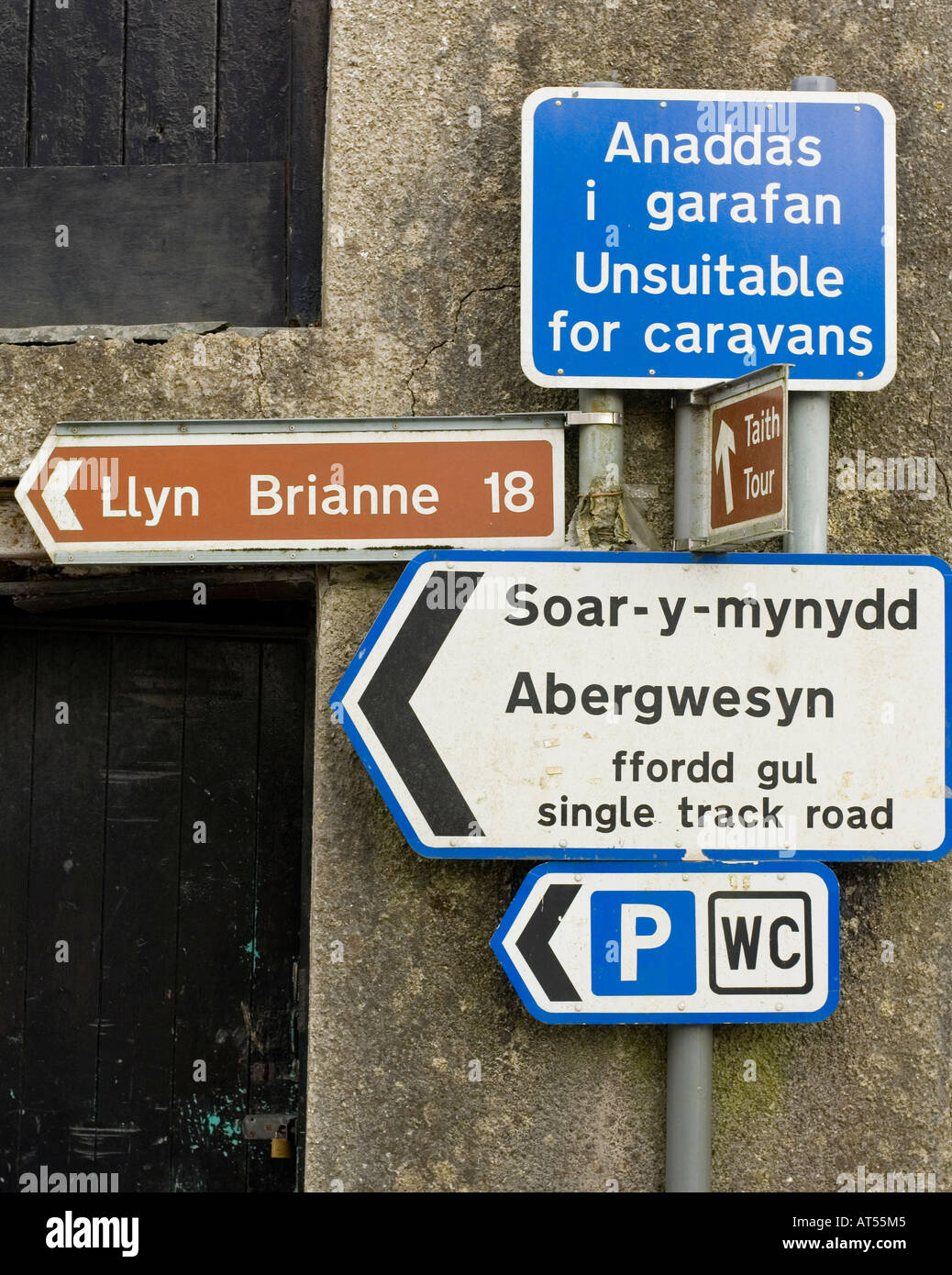 Bilingual brown sign hi-res stock photography and images - Alamy