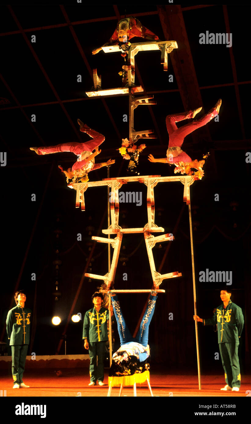 Acrobatics china circus hi-res stock photography and images - Alamy
