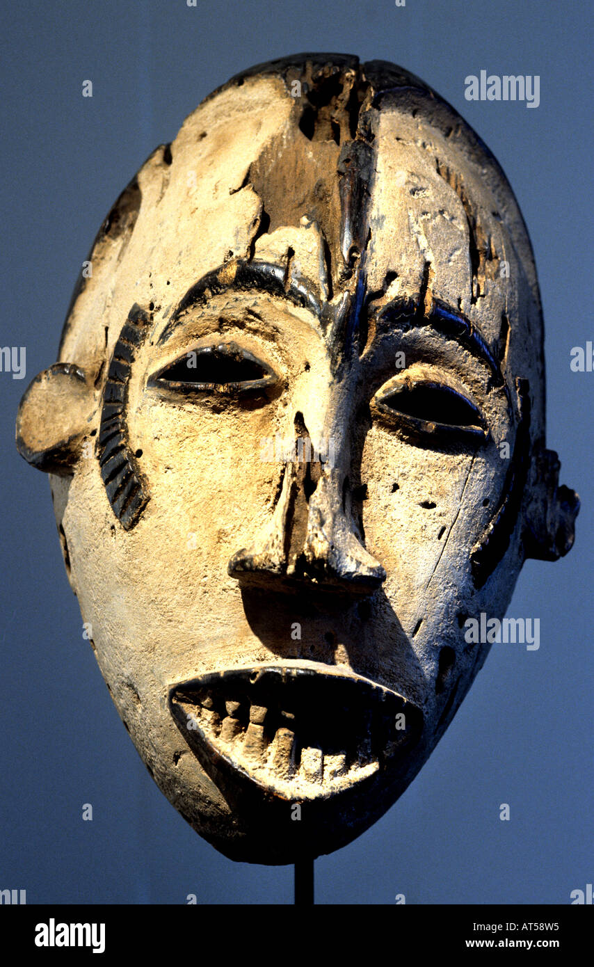Yoruba mask hi-res stock photography and images - Alamy