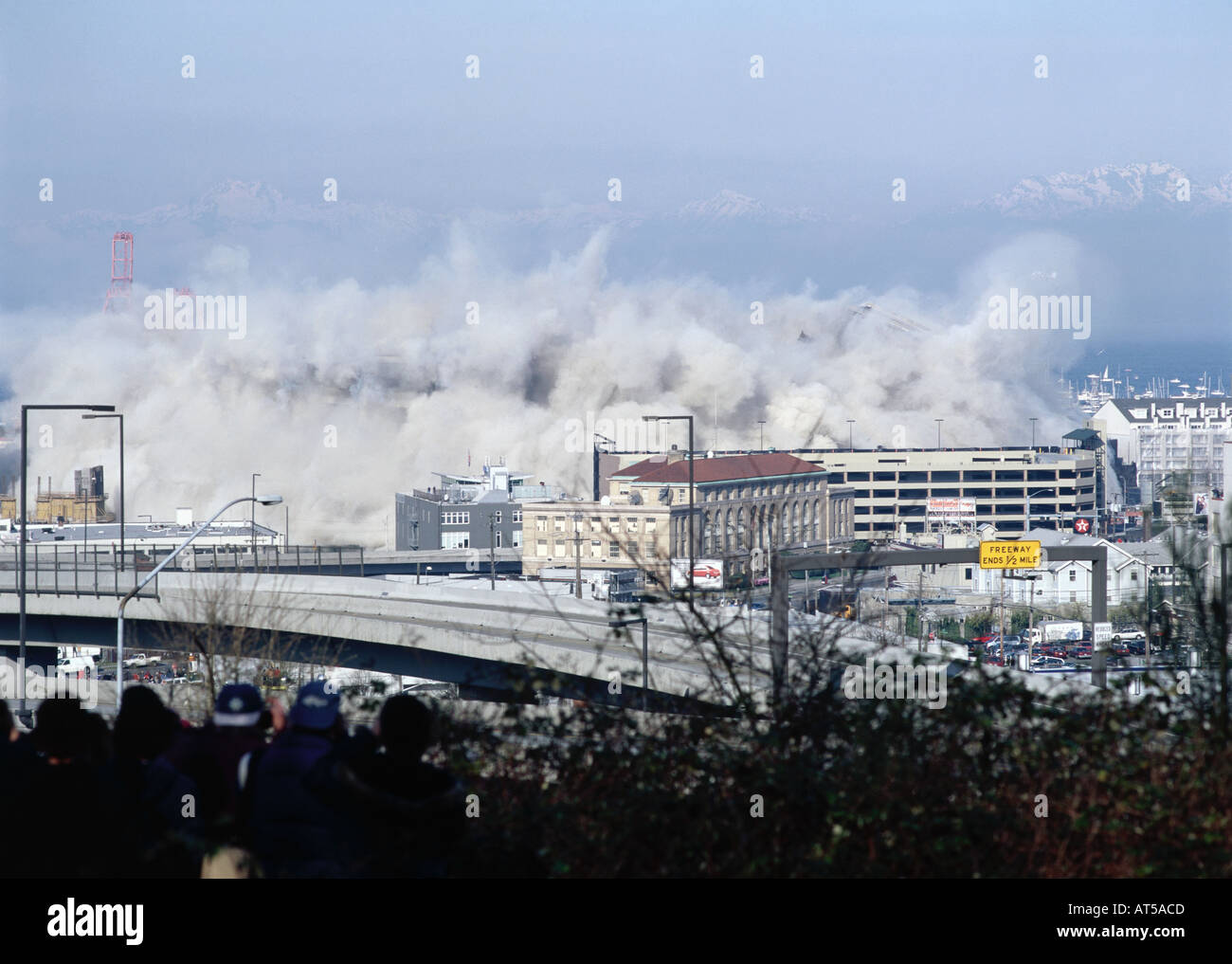 Seattle kingdome implosion 2000 hi-res stock photography and images - Alamy