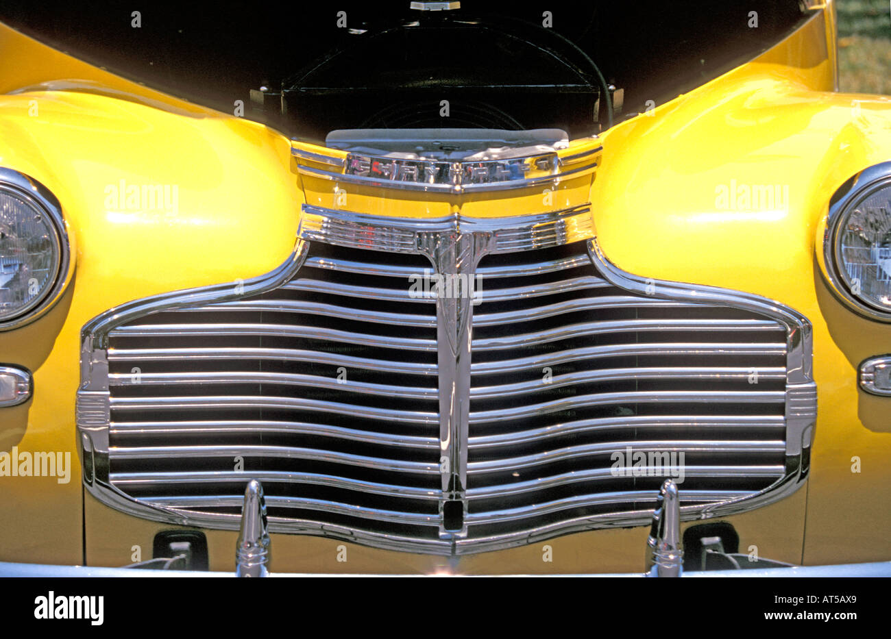 Yellow V8 Chevrolet hot rod front grill Stock Photo - Alamy