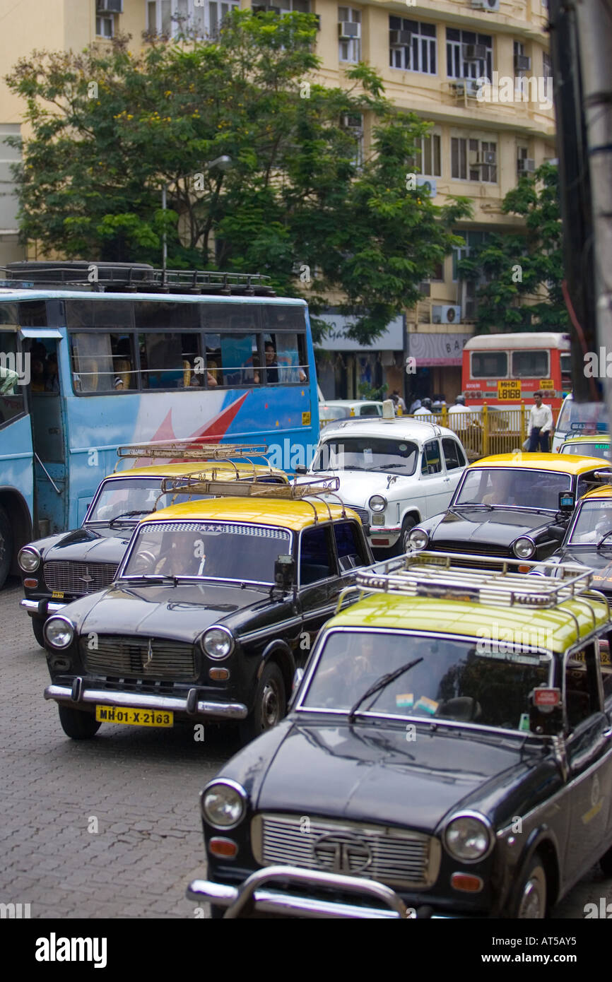 taxis queue on the streets of Mumbai - India Stock Photo - Alamy