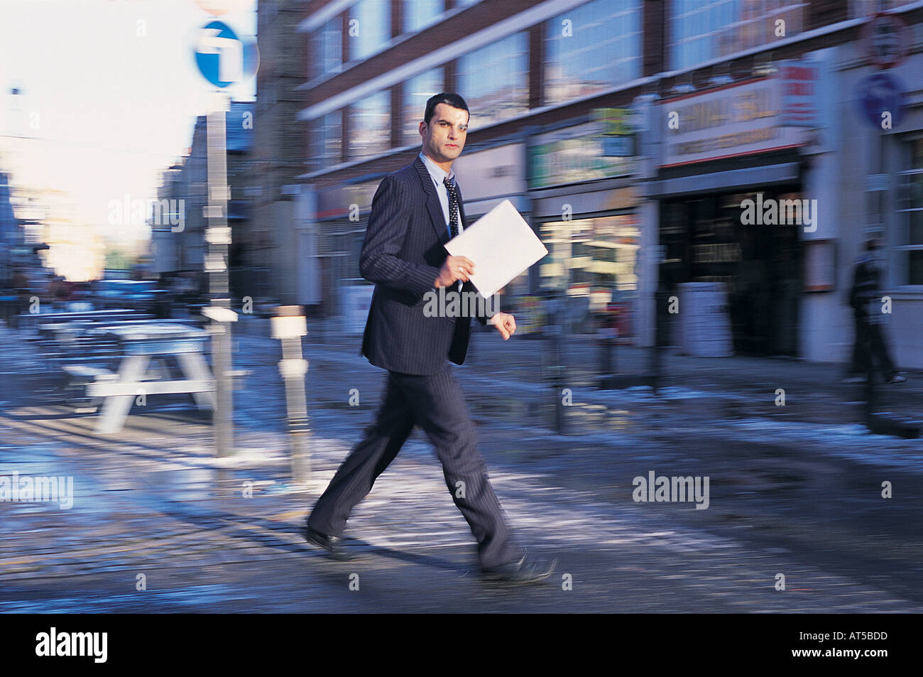 Guy walking city hi-res stock photography and images - Alamy