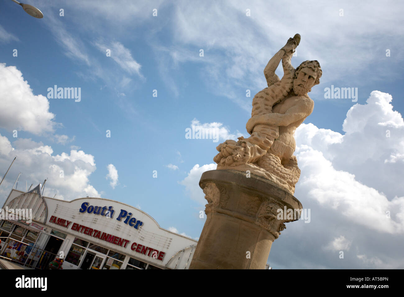 Lowestoft statue hi-res stock photography and images - Alamy