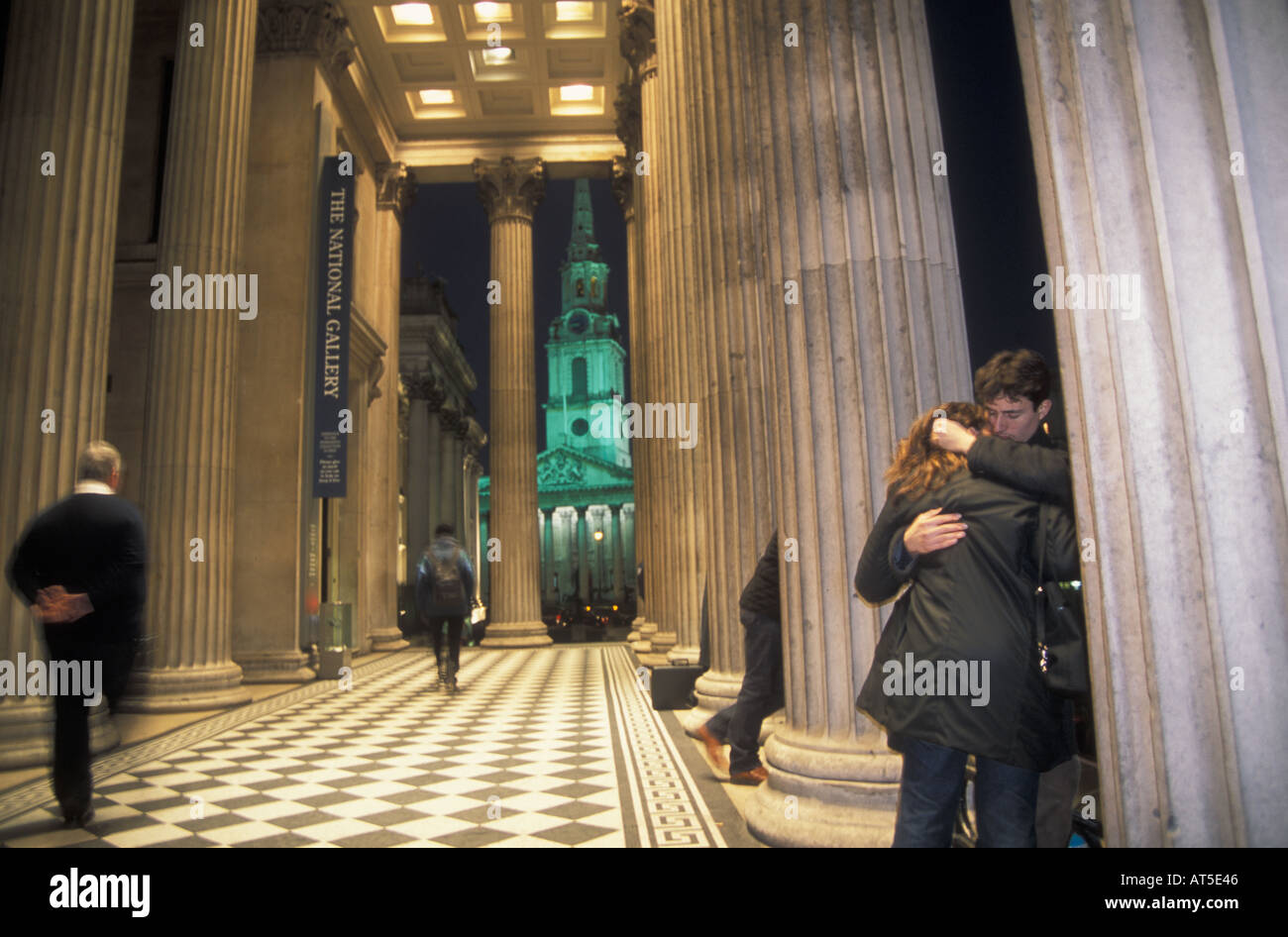 National portrait gallery Trafalgar square snogging couple Stock Photo ...