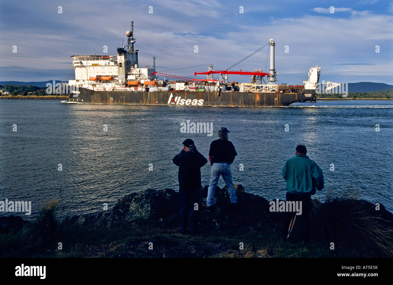 Pipe laying ship hi-res stock photography and images - Alamy