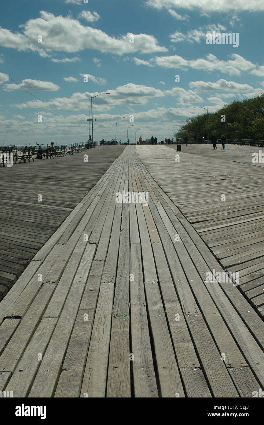 Coney island boardwalk quiet hi-res stock photography and images - Alamy
