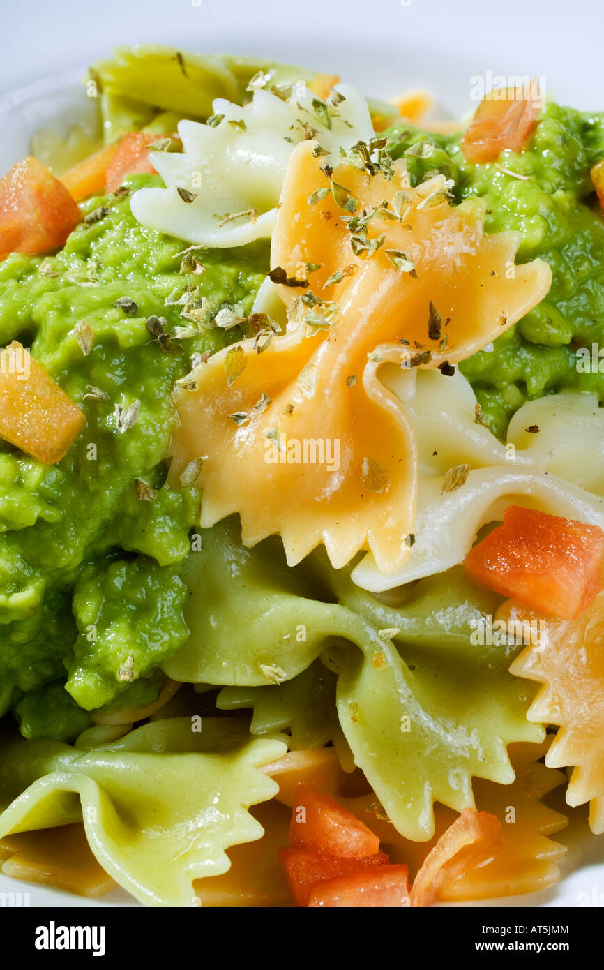 Comer aguacate hi-res stock photography and images - Alamy