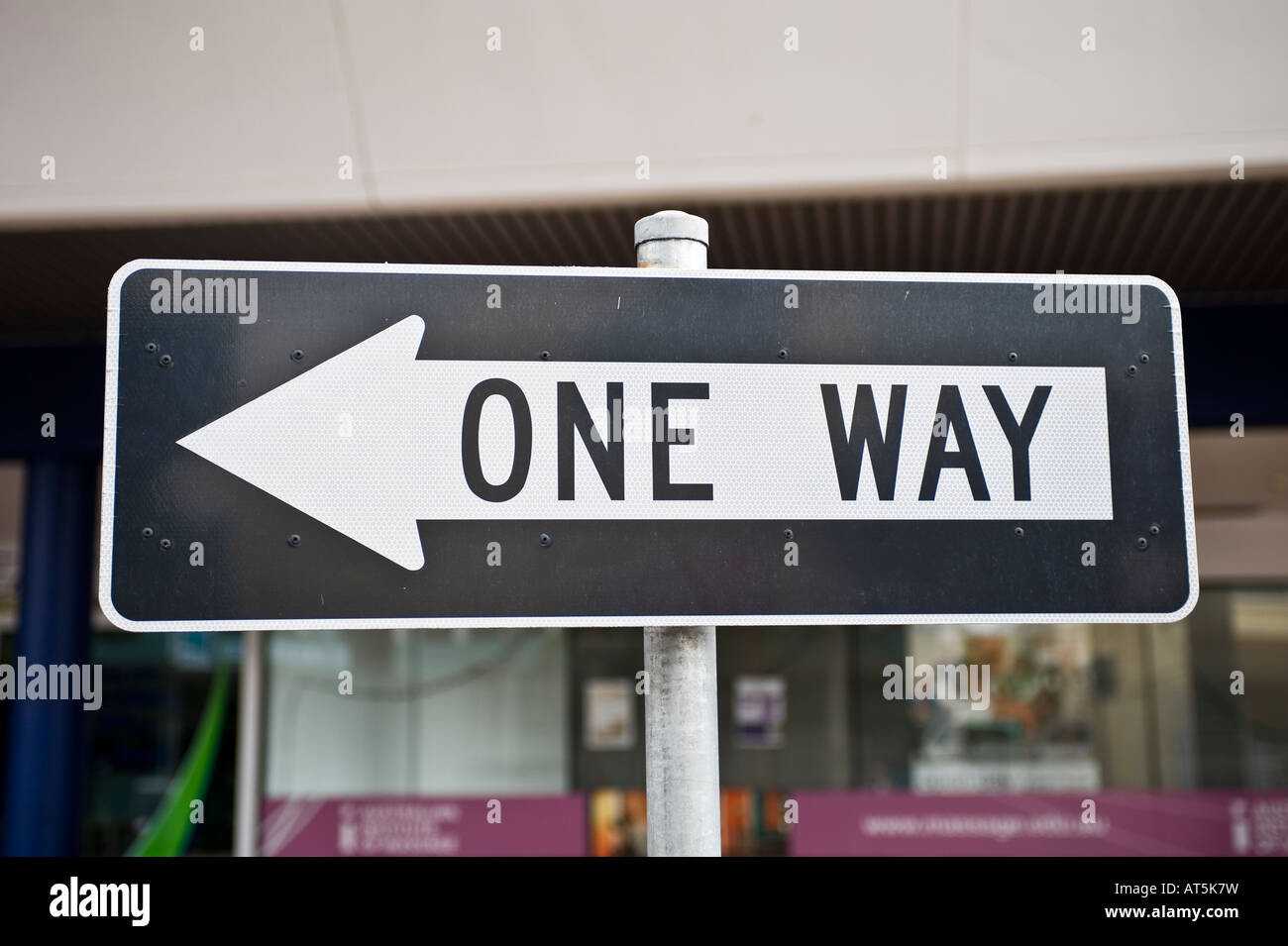 One way traffic sign Stock Photo - Alamy