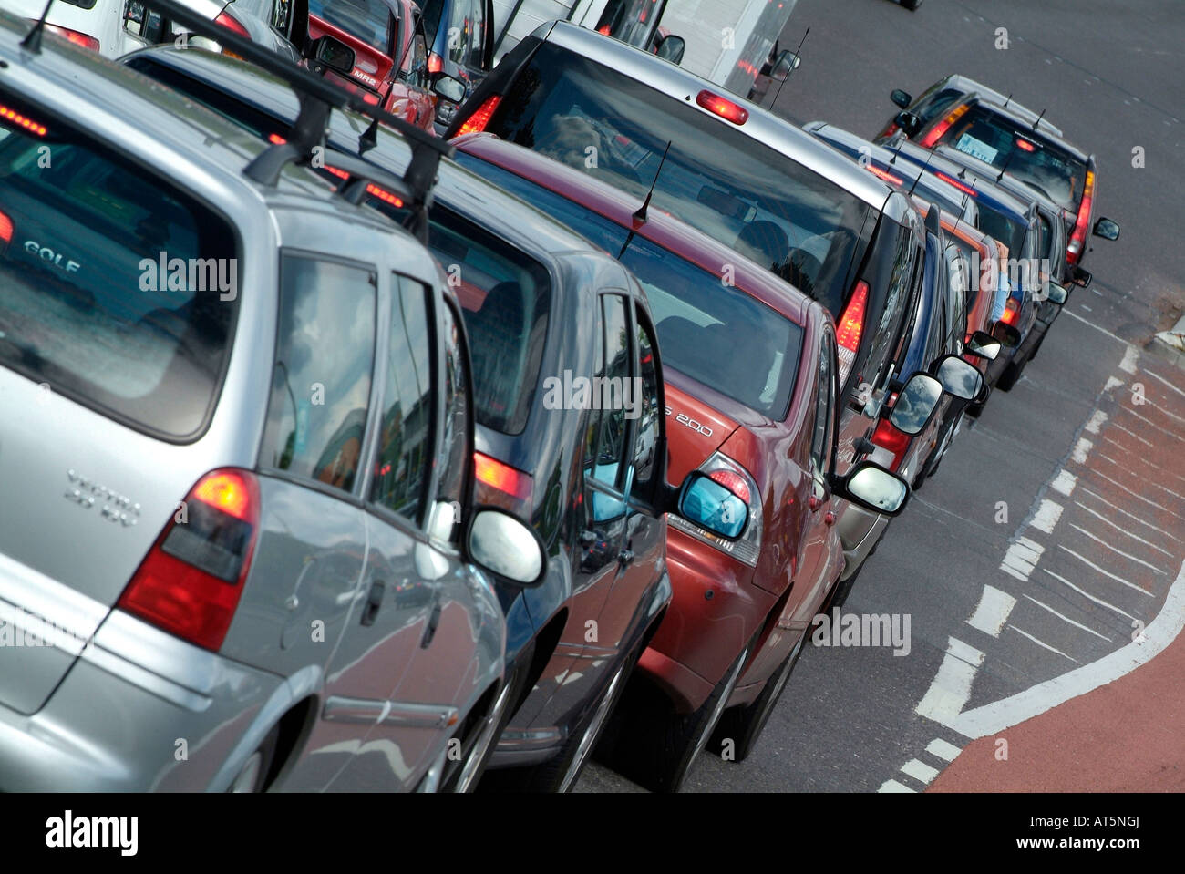 Line of cars queuing Stock Photo - Alamy