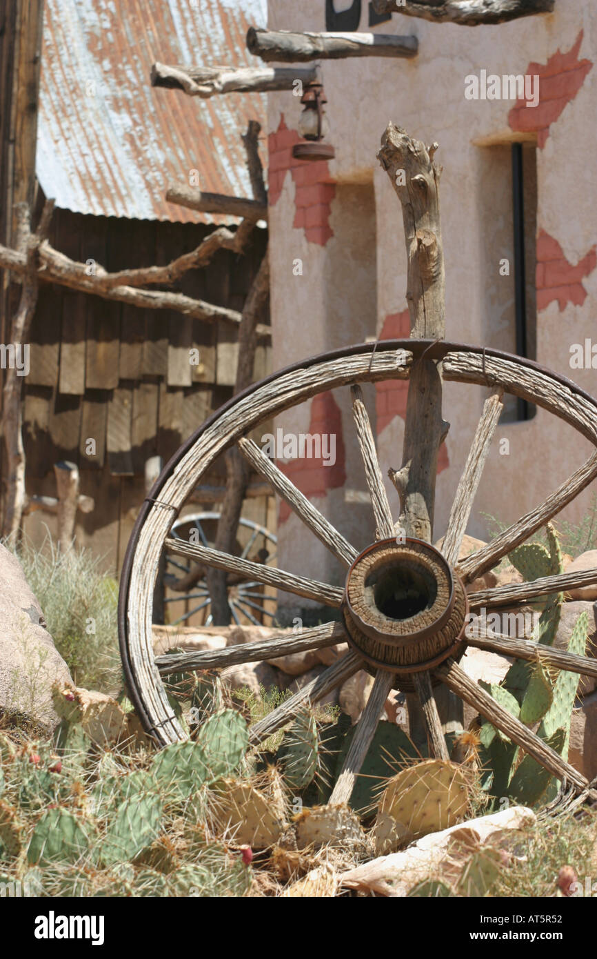 Altes rad holz hi-res stock photography and images - Alamy