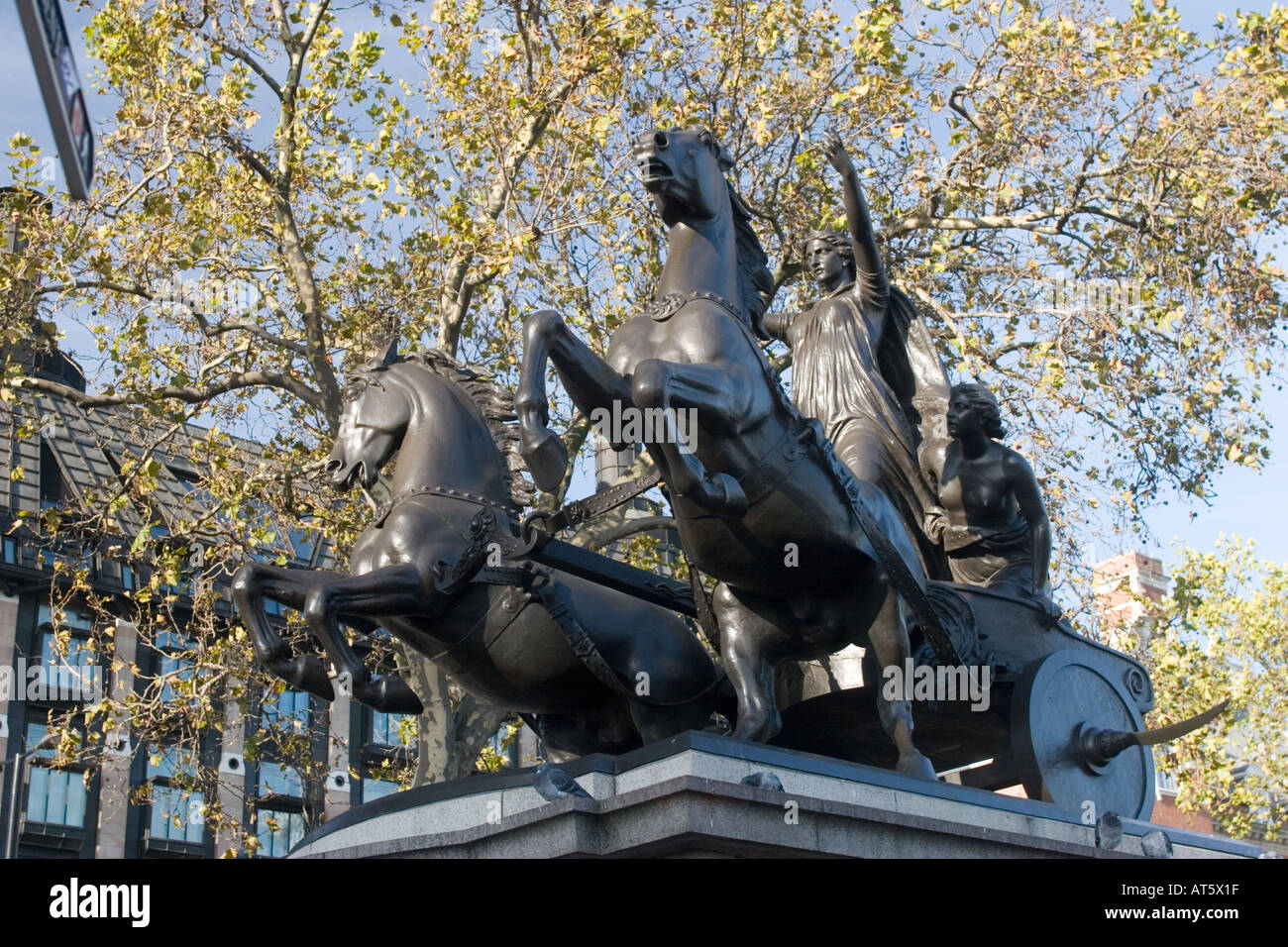 Horse And Chariot Statue In London at Michael Sizemore blog