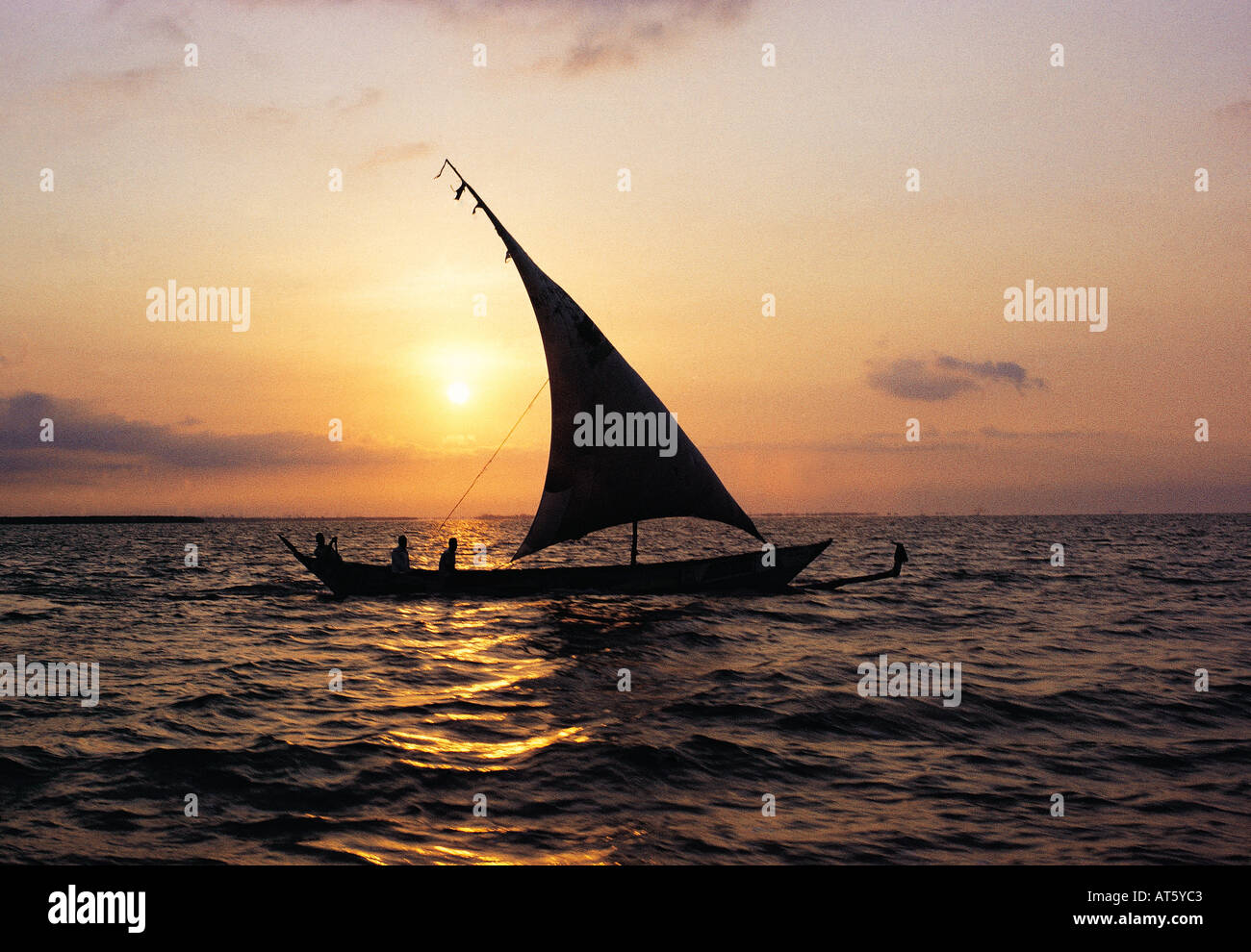 Luo fishing boat hi-res stock photography and images - Alamy