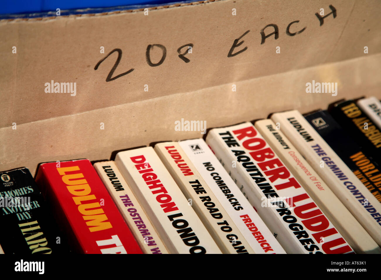 Second hand novels hi-res stock photography and images - Alamy