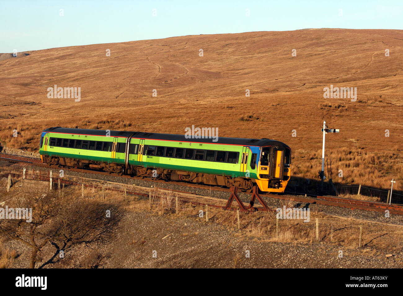 Class 158 unit number 158 845 hi-res stock photography and images - Alamy