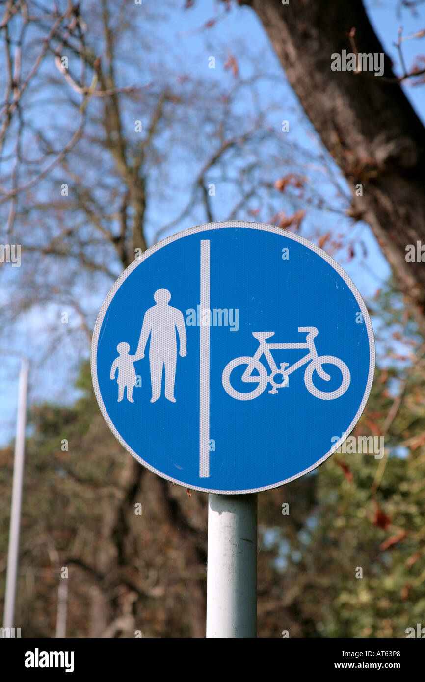 Sign families hi-res stock photography and images - Alamy