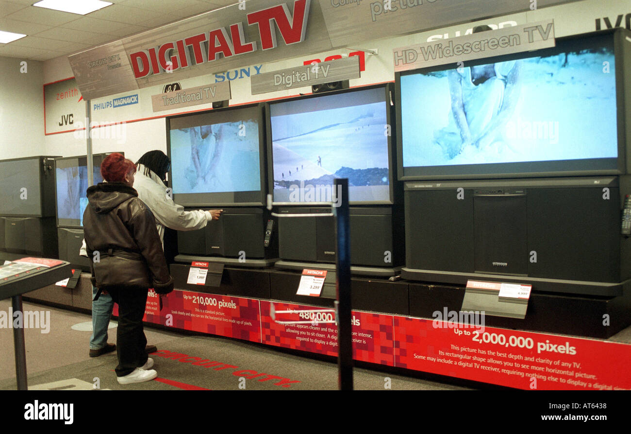 Customers inspect HDTV on display at Circuit City Electronics Store ...