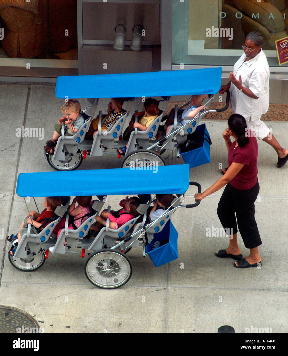 Strollers sidewalk hi-res stock photography and images - Alamy