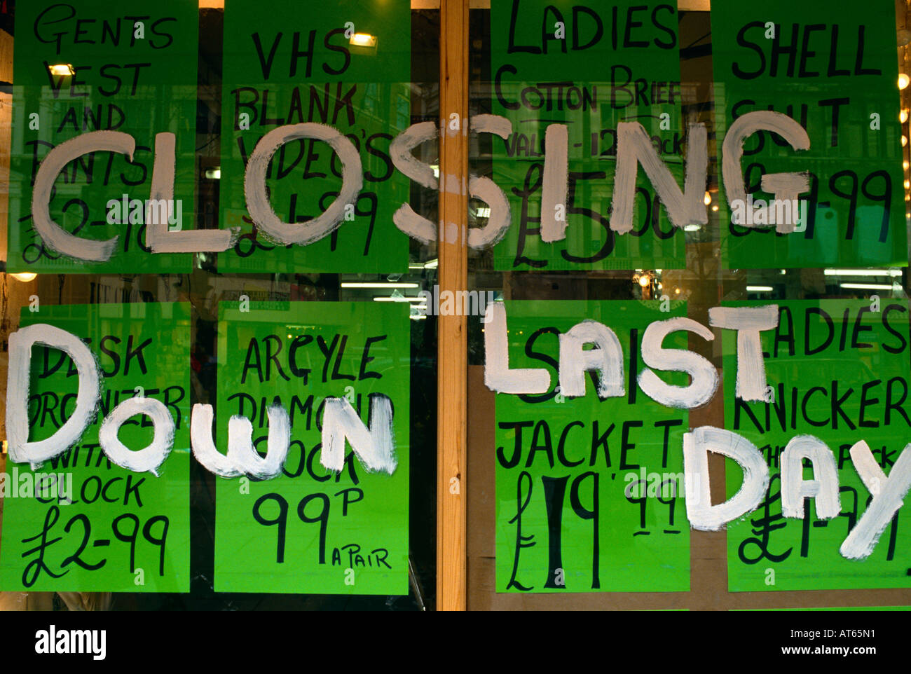 A closing down last day notice is displayed in a City of London clothes ...