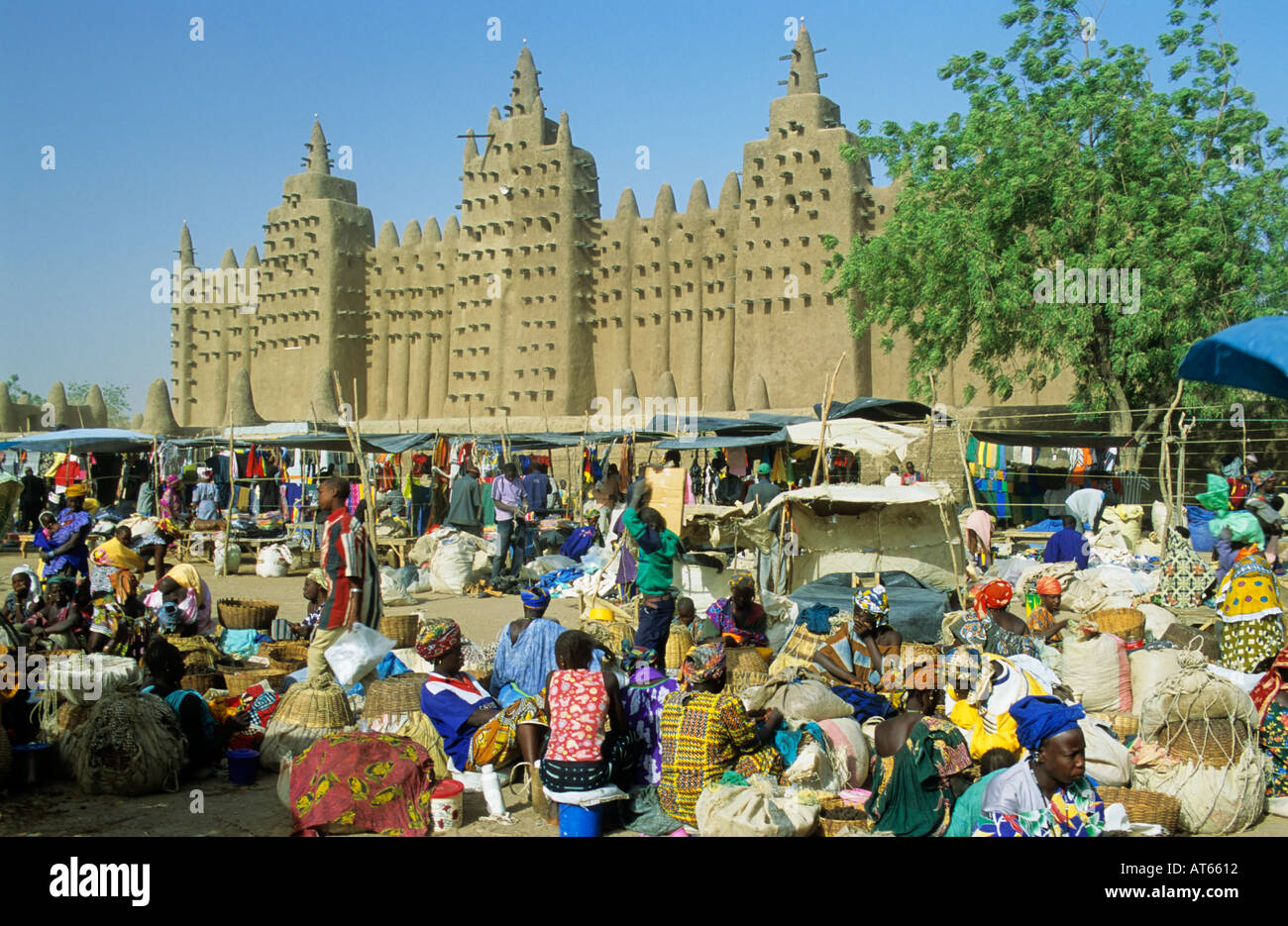 Outdoor market mali people hi-res stock photography and images - Alamy