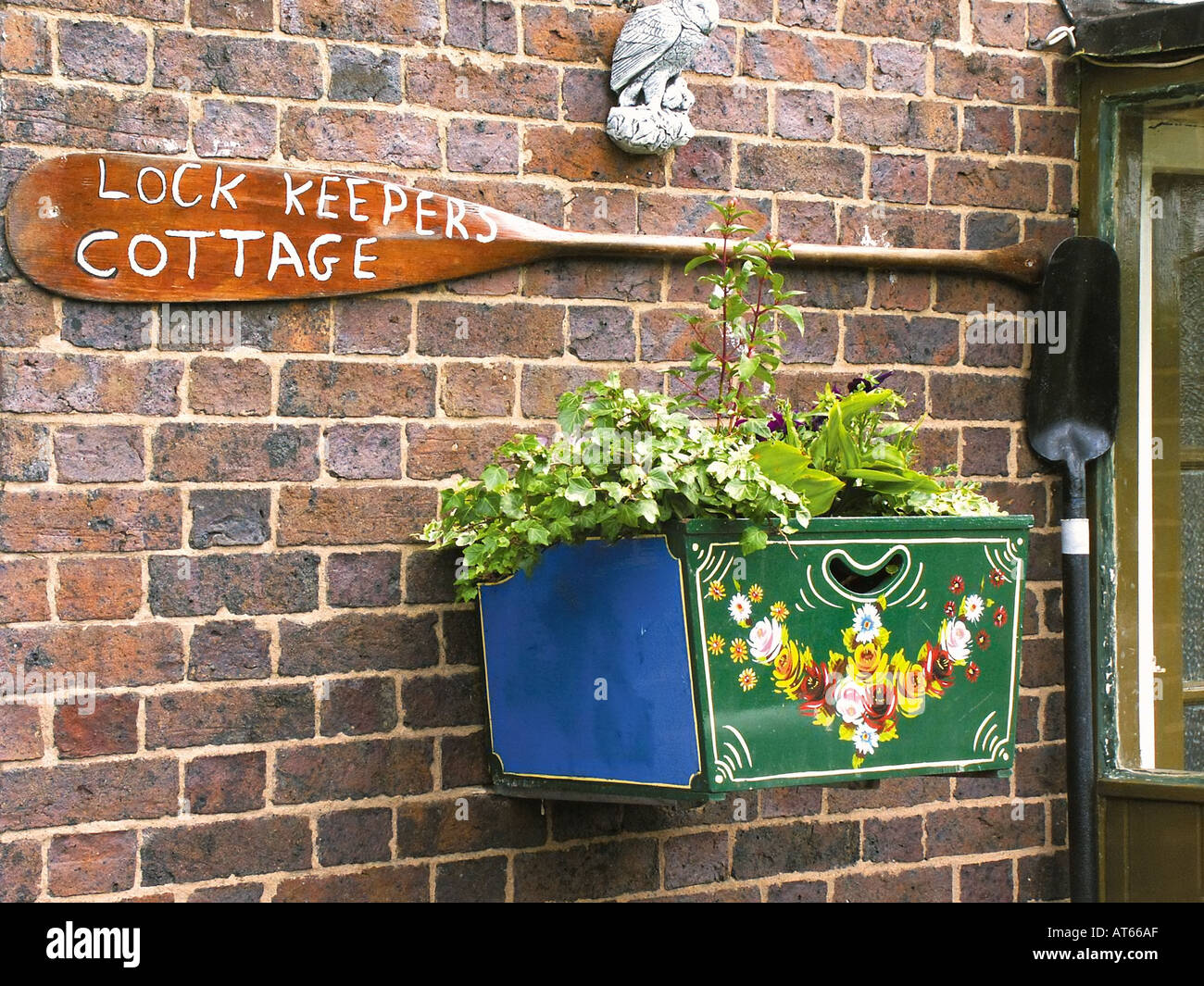 Lock keepers cottage atherstone hi-res stock photography and images - Alamy