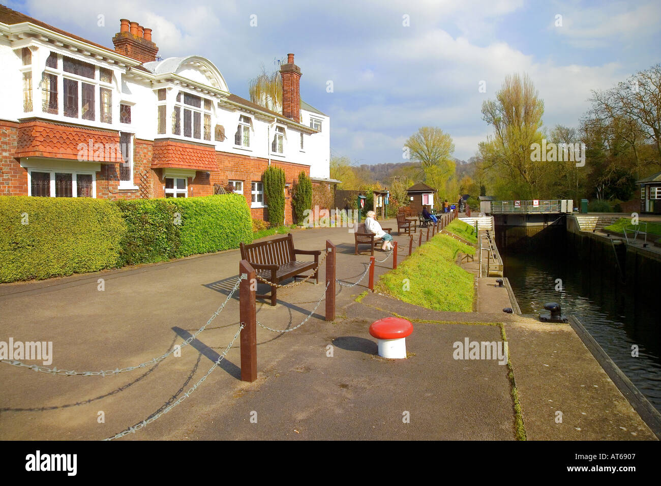 marlow lock river thames buckinghamshire the chilterns england Stock ...