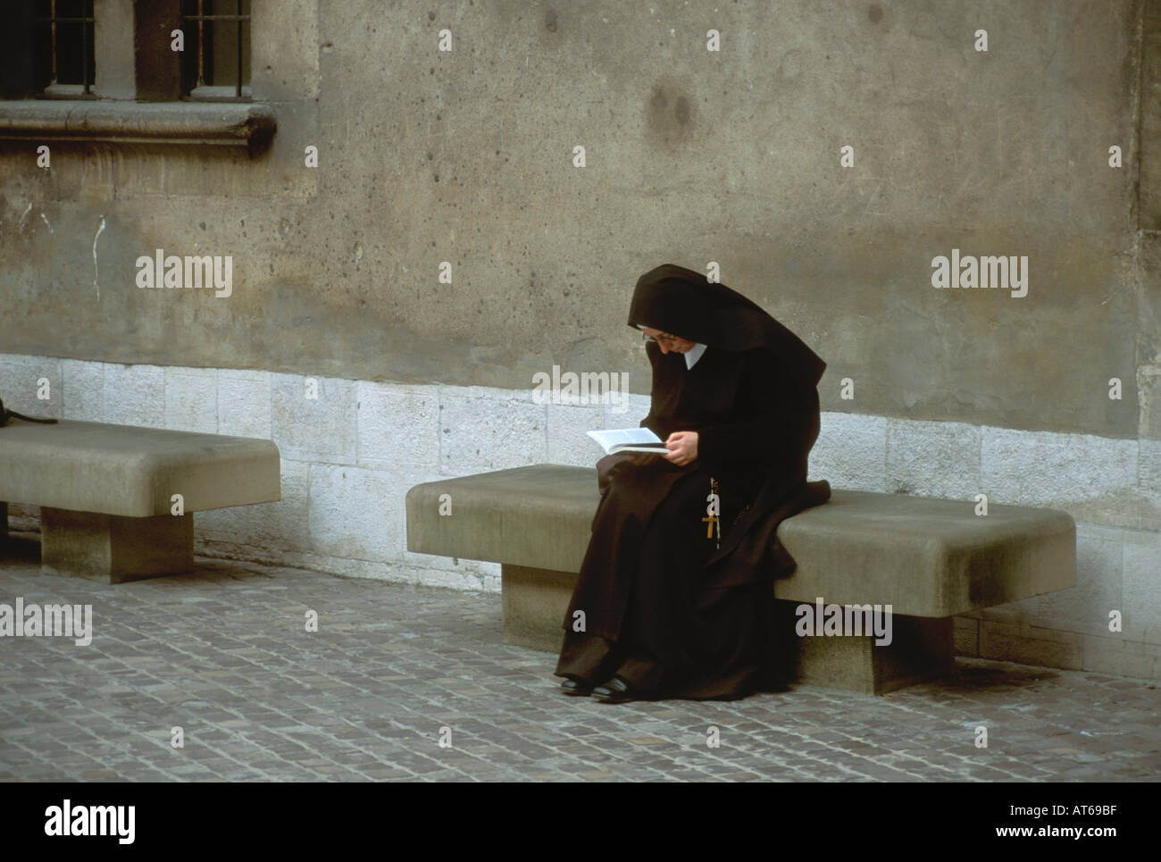 Nun reading hi-res stock photography and images - Alamy