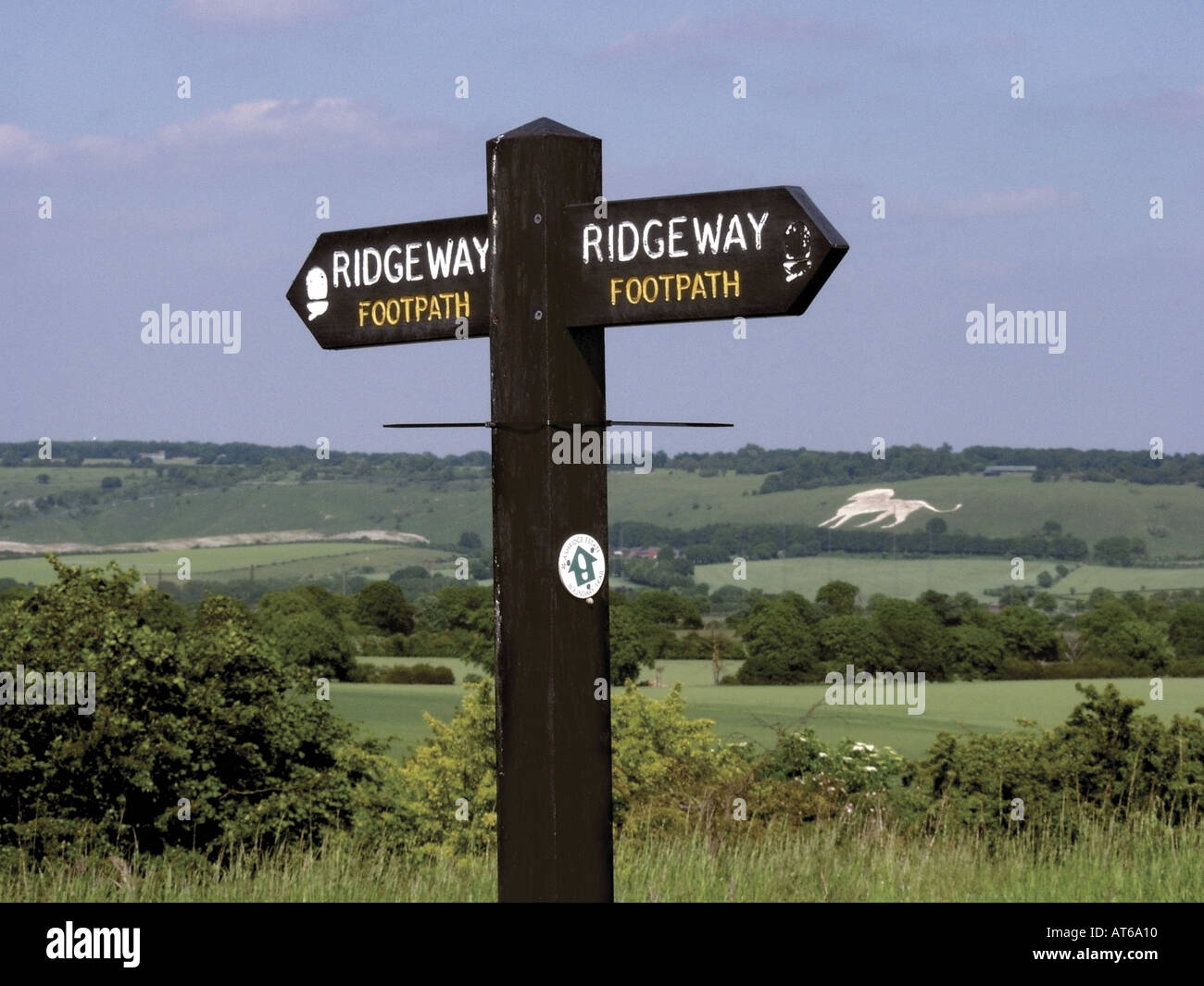 signpost ivinghoe beacon start of the ridgeway path the chilterns ...