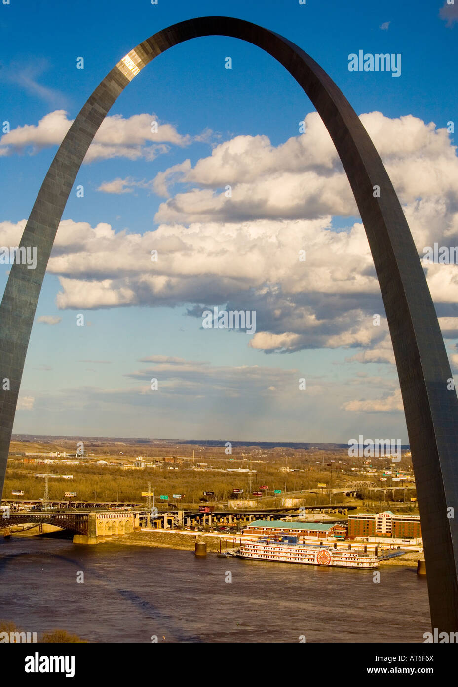 Mississippi river st louis arch hi-res stock photography and images - Alamy