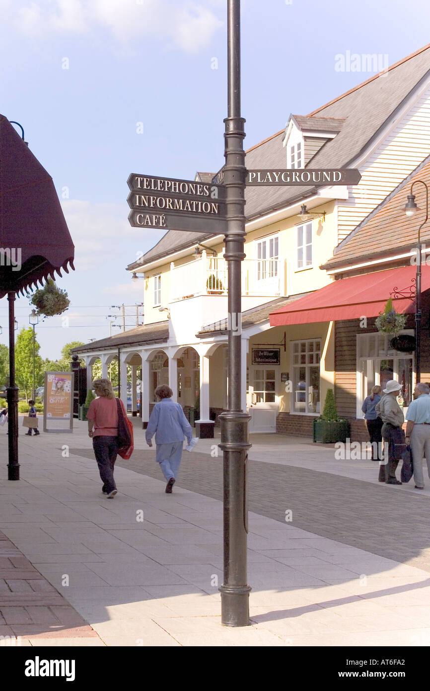 Bicester village outlet shopping centre hi-res stock photography and ...