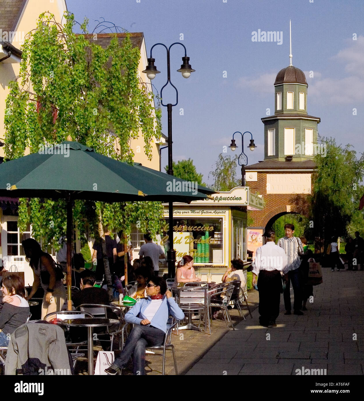 Bicester village outlet shopping centre hi-res stock photography and ...