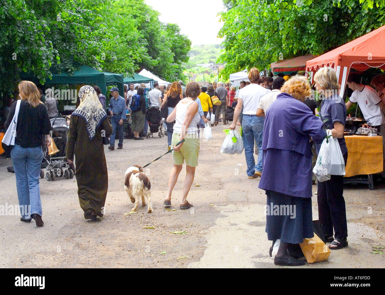 farmers market selling traditional english and british food and drink ...