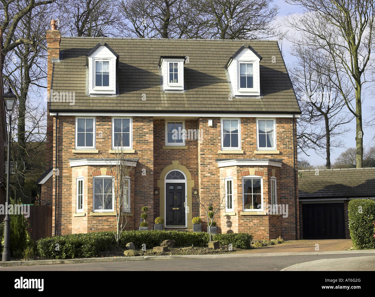 House exterior uk detached brick hi-res stock photography and images ...