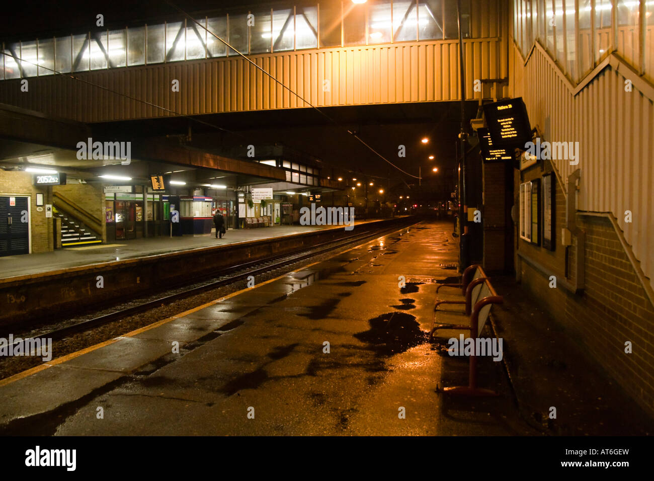 Peterborough Station Platform Late At Night Stock Photo - Alamy