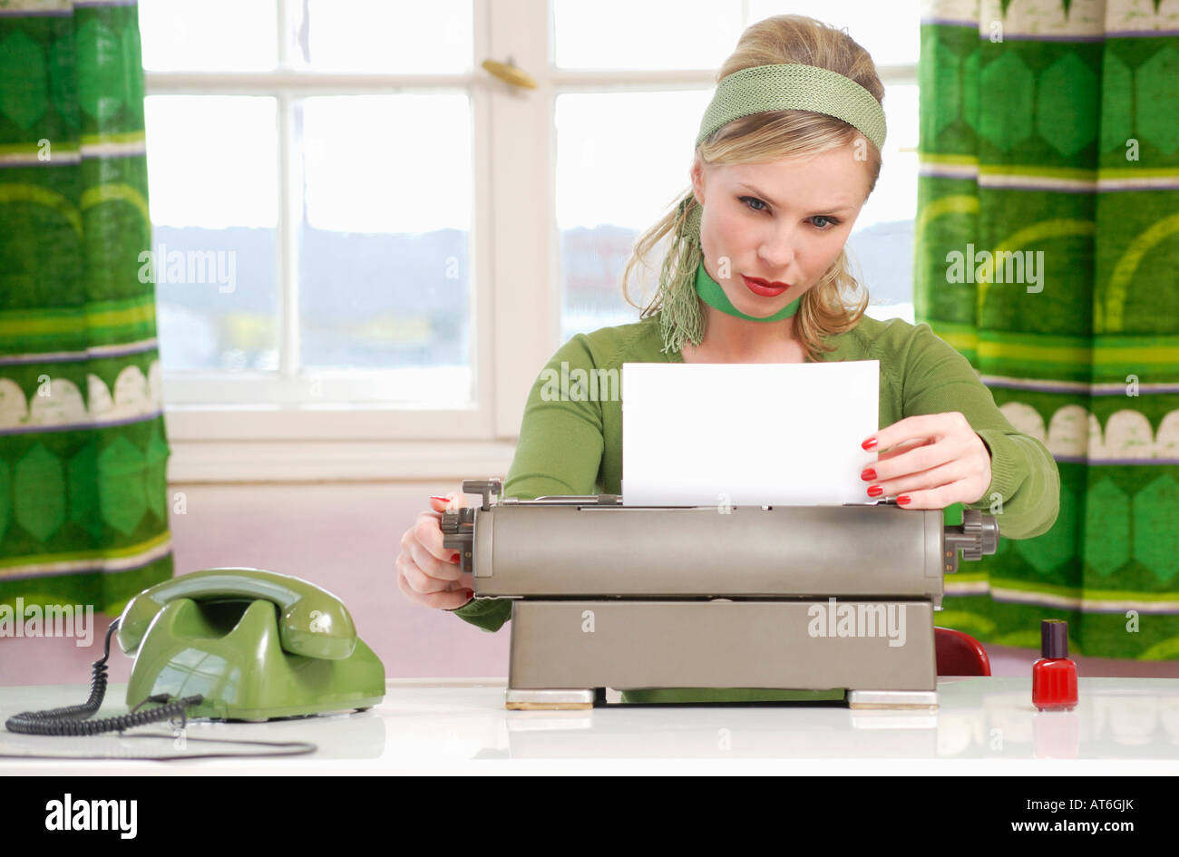 Young woman using Typewriter Stock Photo - Alamy