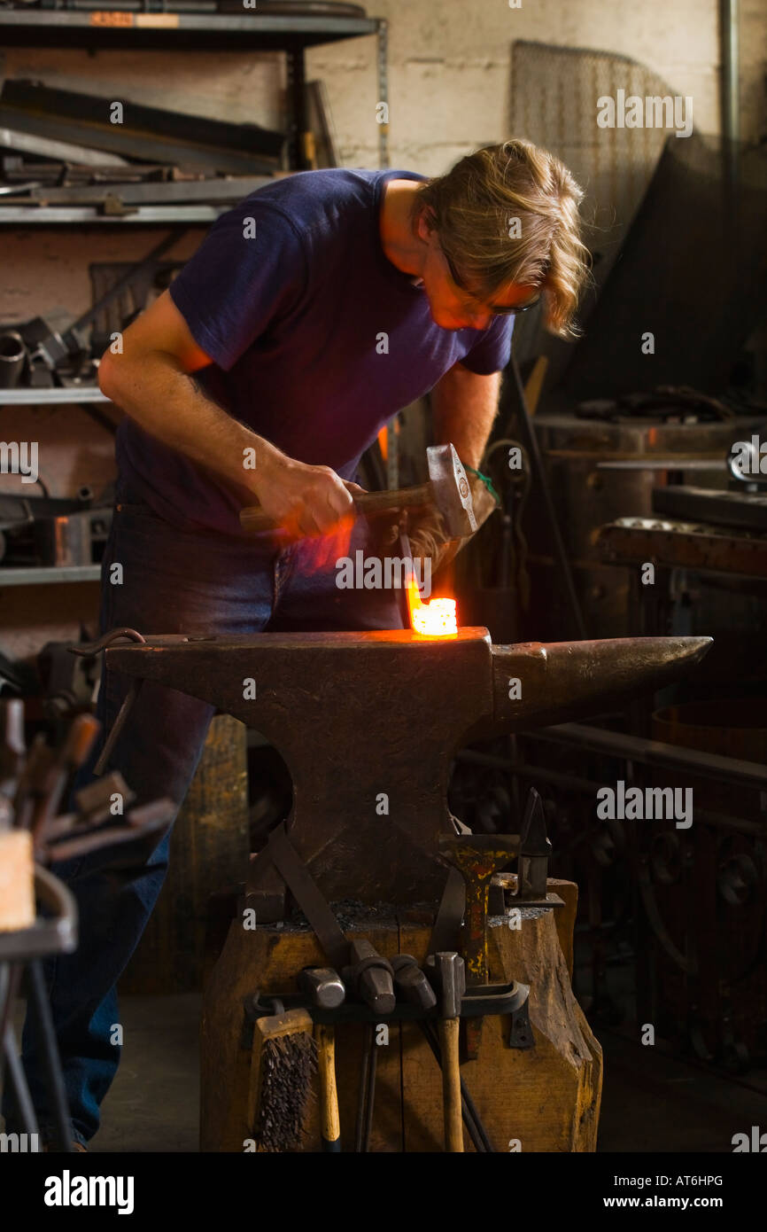 Blacksmith pounding red hot iron hi-res stock photography and images ...