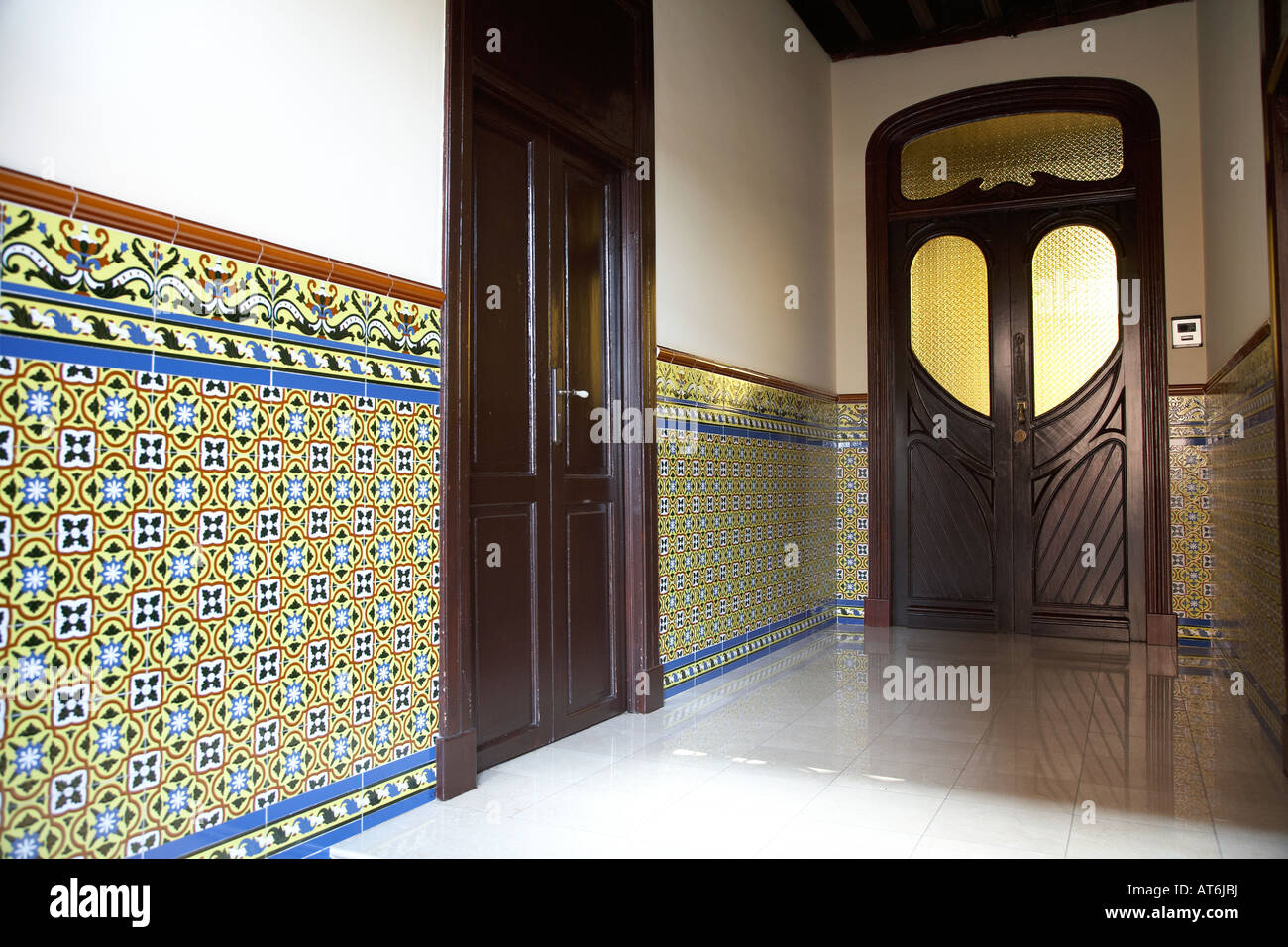 Tiled doorway hi-res stock photography and images - Alamy
