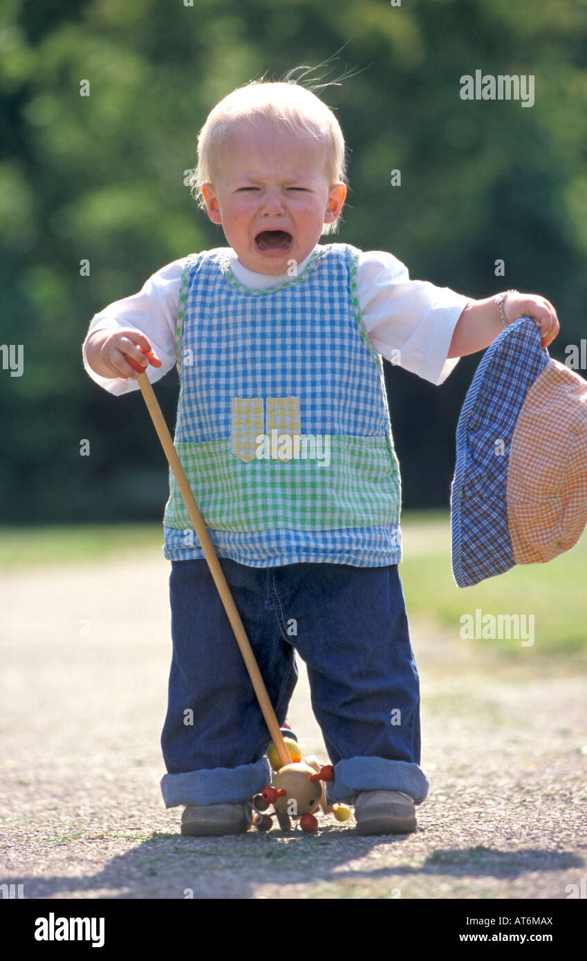 Child lost crying hi-res stock photography and images - Alamy
