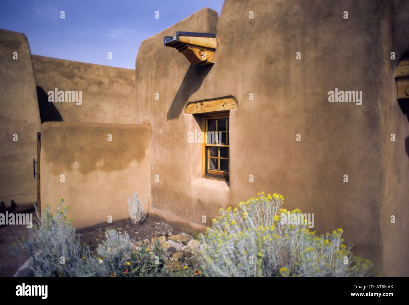 Adobe mud house new mexico hi-res stock photography and images - Alamy