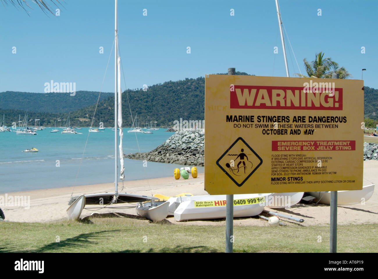Australia jellyfish warning sign hi-res stock photography and images ...
